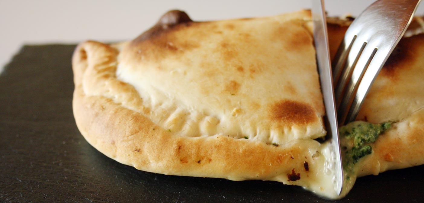Cena Vegetariana Veloce e Deliziosa: Calzone Ripieno Ricotta e Spinaci