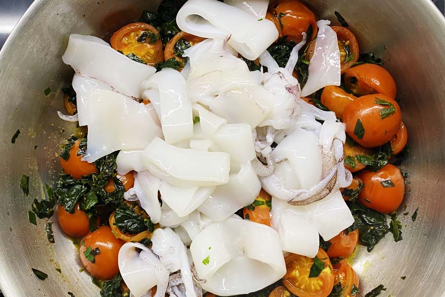Calamarata con Calamari e Cavolo Nero: Ricetta in 4 passaggi